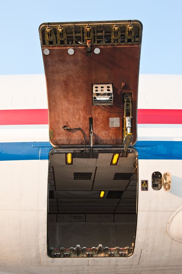 Loading Freight Onto Boeing 727 Jet Aircraft Stock Image - Image of ...