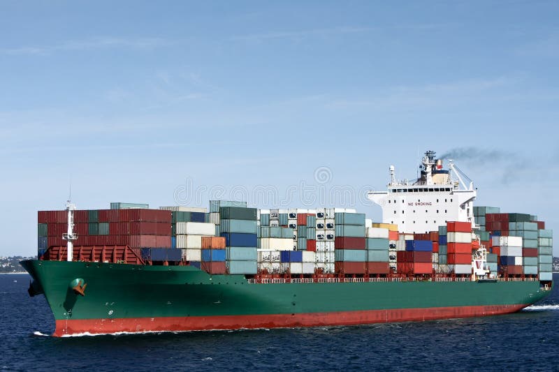 Cargo de conteneur en mer. image stock. Image du portez - 17632485