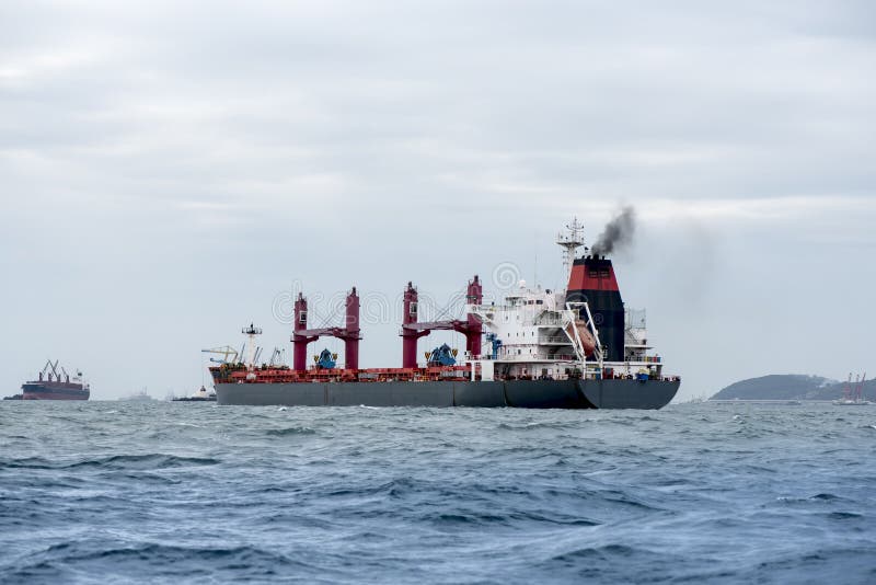 Cargo, vraquier photo stock. Image du lourd, importation - 105613868