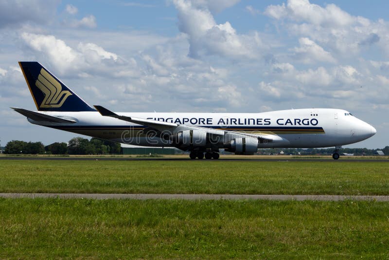 Cargo Plane editorial photography. Image of middle, landing - 85728707