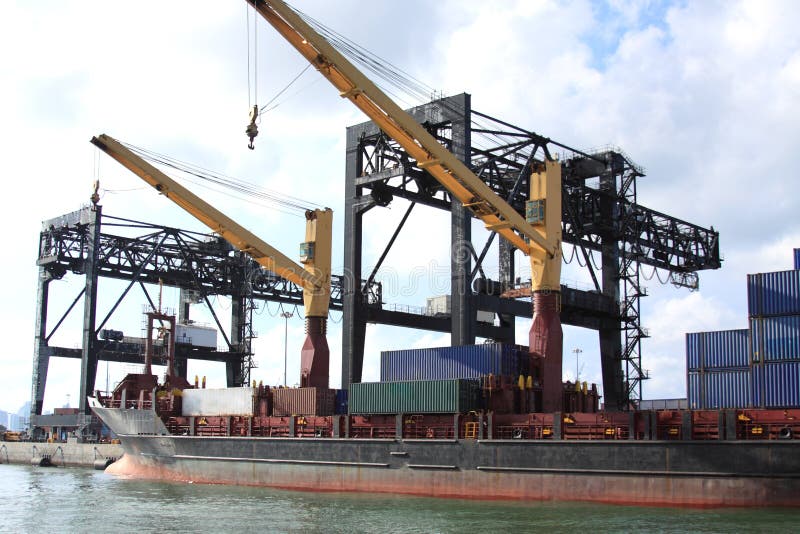 Cargo ship at harbour dock stock image. Image of south - 14896079