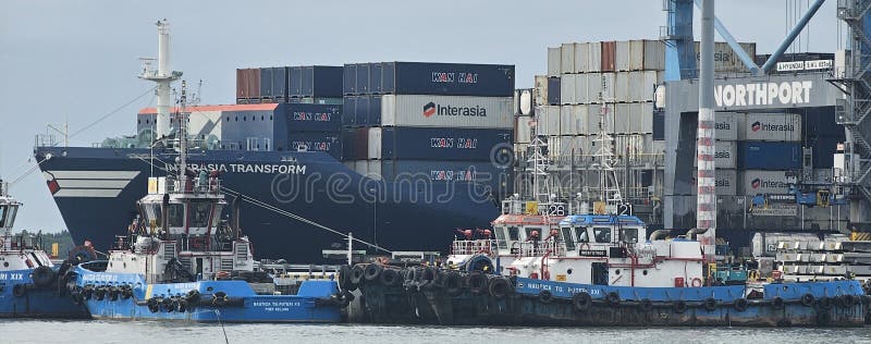 Cargo Ship Loading Container Port Tug Boat Parking Stock Photos - Free ...
