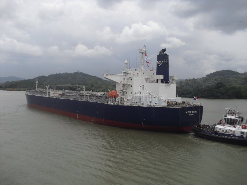 Cargo Ship editorial photo. Image of panama, crossing - 43984906