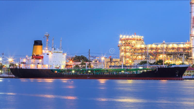 Cargo Pipeline of Tanker and Shore Terminal Stock Image - Image of ...