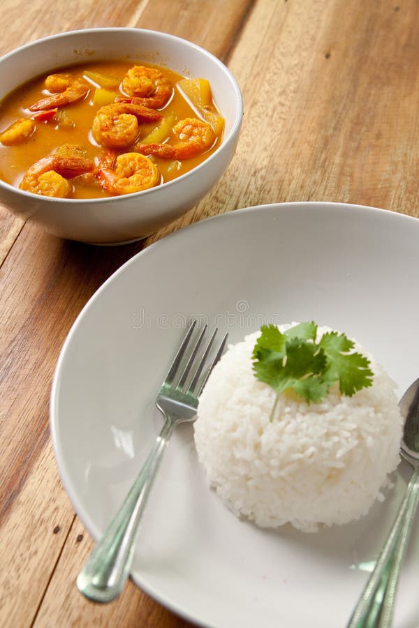 Cari De Crevette Avec Du Riz. Photo stock - Image du vert, asie: 16902088