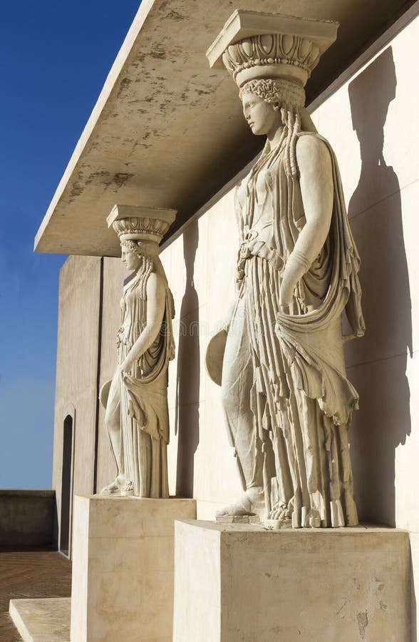 Cariatide in Museo Archeologico Immagine Stock - Immagine di colonne ...