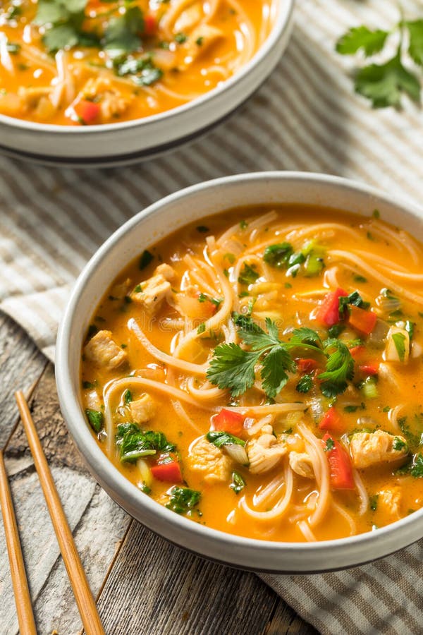 Caril Tailand?s Caseiro Pho Do Coco Da Galinha Imagem de Stock - Imagem ...