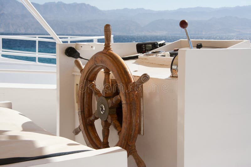 Carlinga y rueda del barco imagen de archivo. Imagen de barco - 22027147
