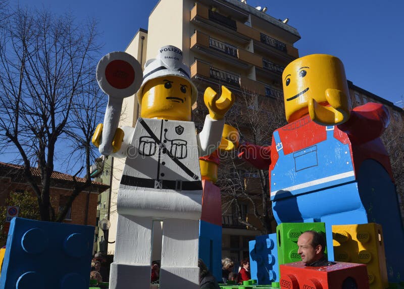 Carnaval - Flotador De Los Bloques De Lego Foto de archivo editorial ...