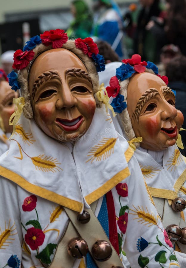 Figura mascarada carnaval imagem de stock. Imagem de divertimento ... Figura mascarada carnaval imagem de stock. Imagem de divertimento ...