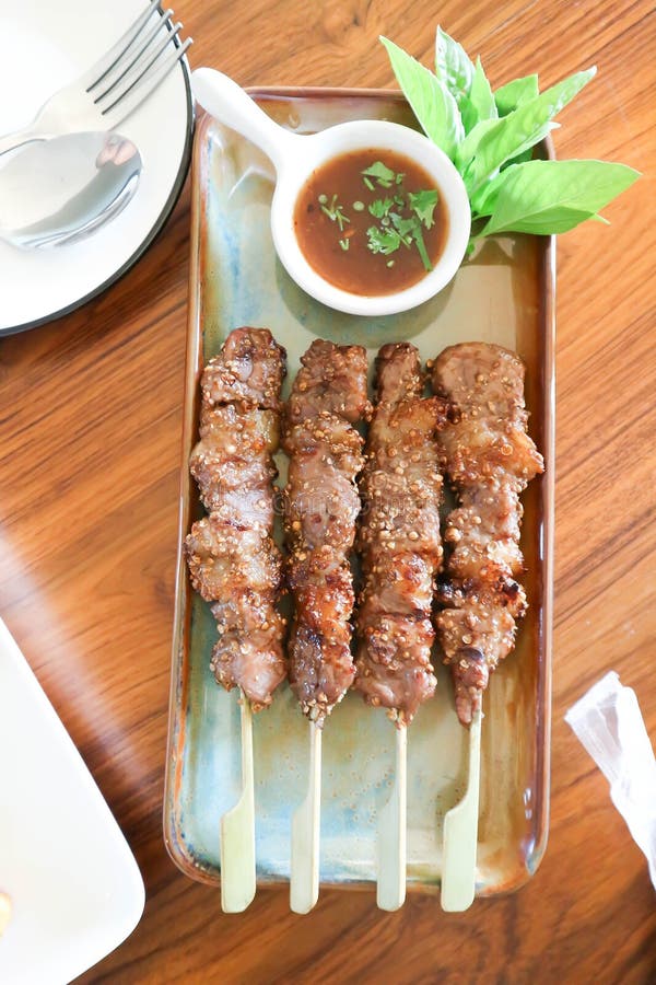 Carne De Bovino Grelhada Ou Carne Grelhada Com Molho Imagem de Stock ...