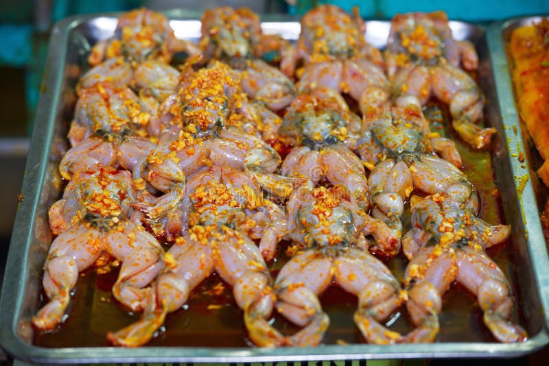 Carne De La Rana Con Las Especias Foto de archivo - Imagen de color ...