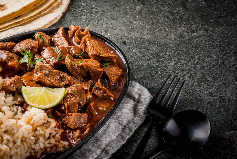 Carne De Vaca De Chile Colorado Con Arroz Foto de archivo - Imagen de ...