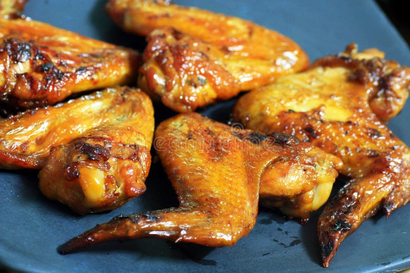 Carne Delle Ali Di Pollo Arrosto Immagine Stock - Immagine di fresco ...