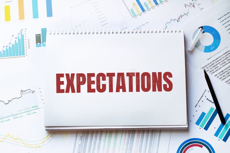 Carnet Avec Des Outils Et Note Avec Des Attentes Des Textes Image stock ...