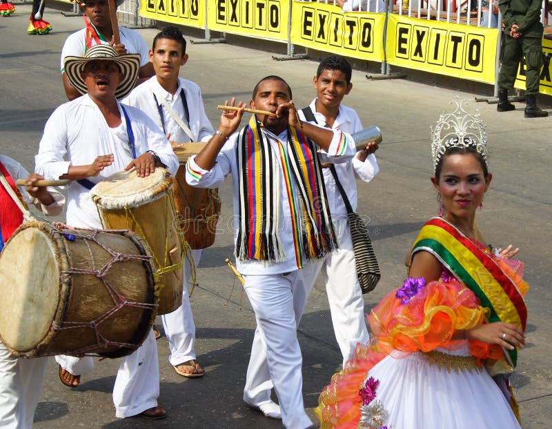 Brazilian folk dance editorial photo. Image of feathers - 9857681
