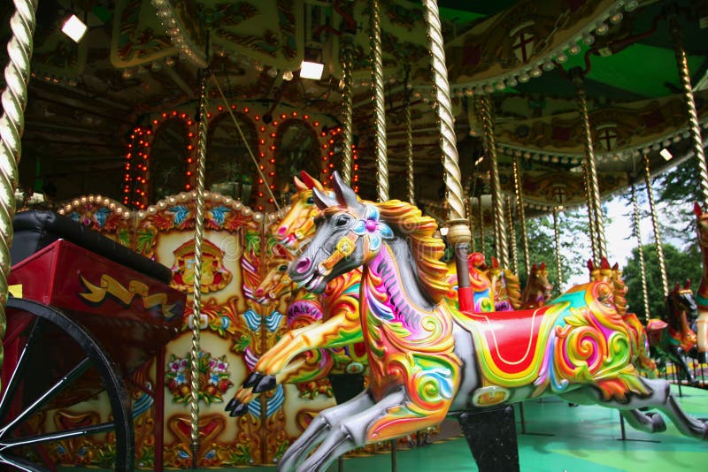 Merry-go-round Del Carosello Fotografia Stock - Immagine di parco, giro ...