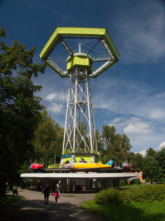 Roundabout In Amusement Park Picture. Image: 83061804