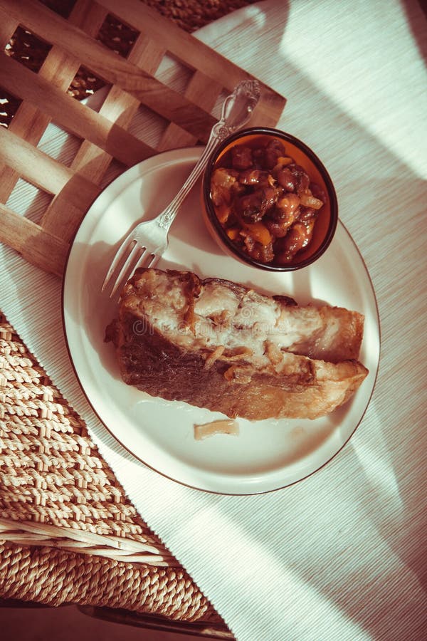 Carpa Asada a La Parrilla Con Las Habas Imagen de archivo - Imagen de ...