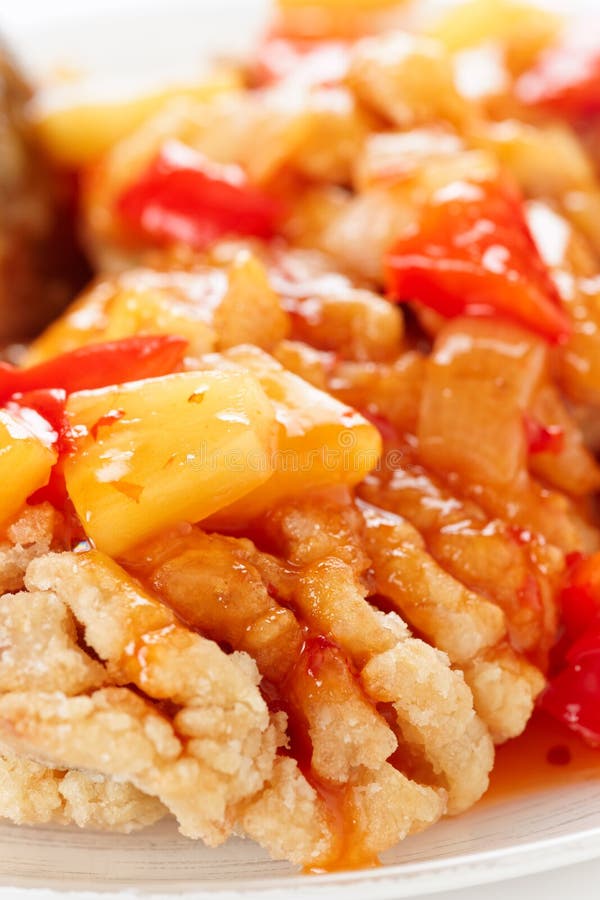 Carpa Frita En La Salsa Dulce-amarga, Primer Foto de archivo - Imagen ...