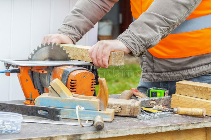 Carpenter Using Circular Saw Stock Image - Image of close, power: 80090137