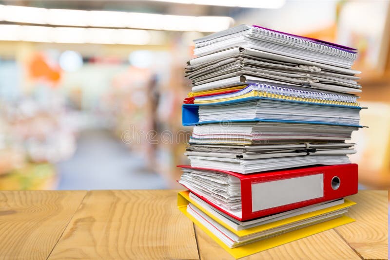 Carpetas De Archivos Con Los Documentos Aislados Encendido Imagen de ...