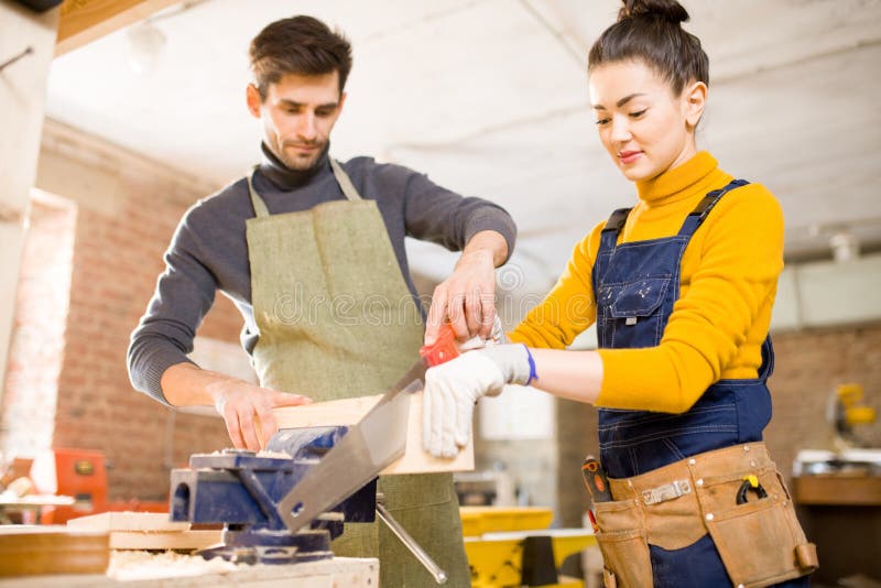 Los Carpinteros Modernos Hacen Compras Foto de archivo - Imagen de ...