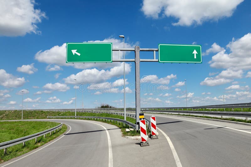 Carrefour De Route En Serbie Photo stock - Image du nature, autoroute ...
