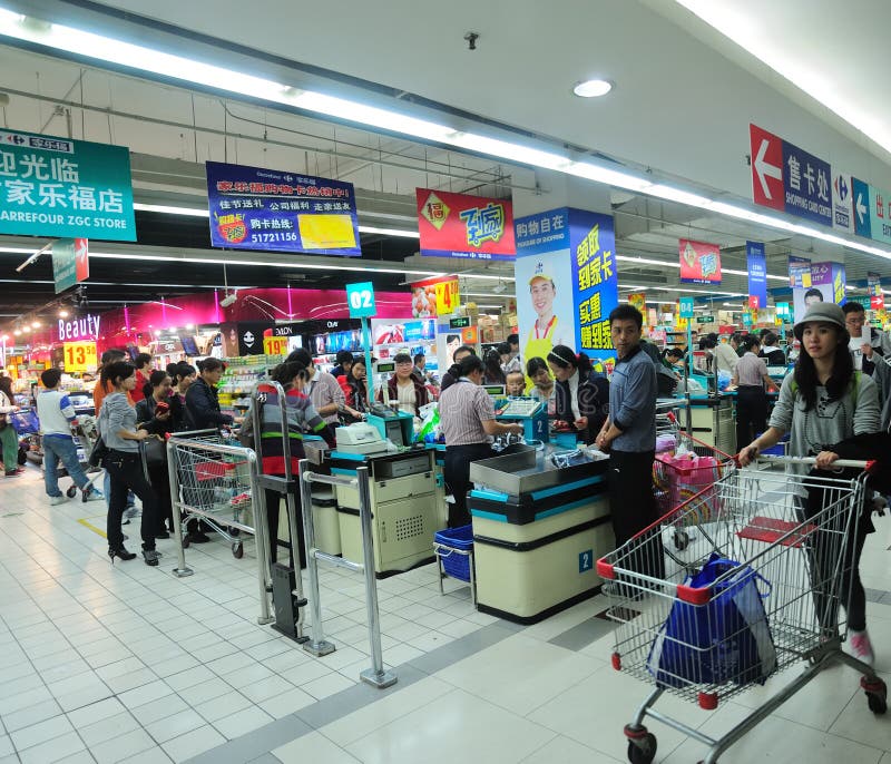 Carrefour Supermarkt redactionele stock afbeelding. Image of vers ...