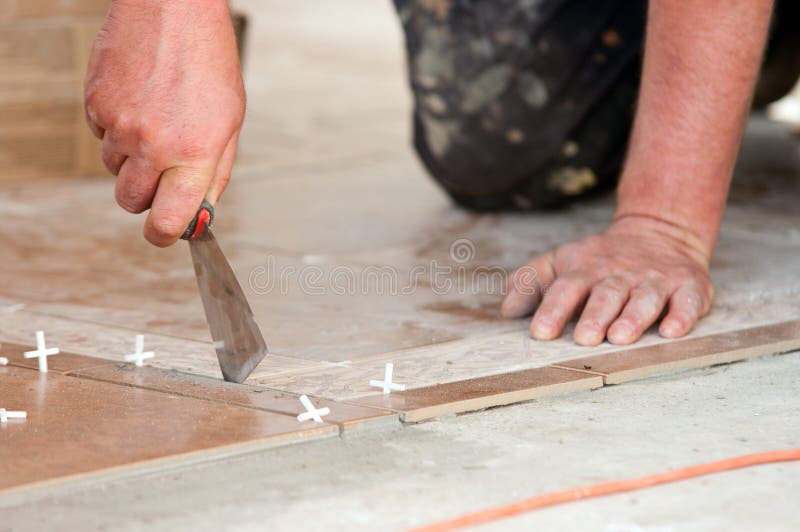 Carreleur photo stock. Image du travail, travaux, masculin - 15567216