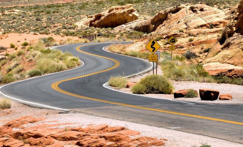 Carretera con curvas foto de archivo. Imagen de enrollamiento - 33096154