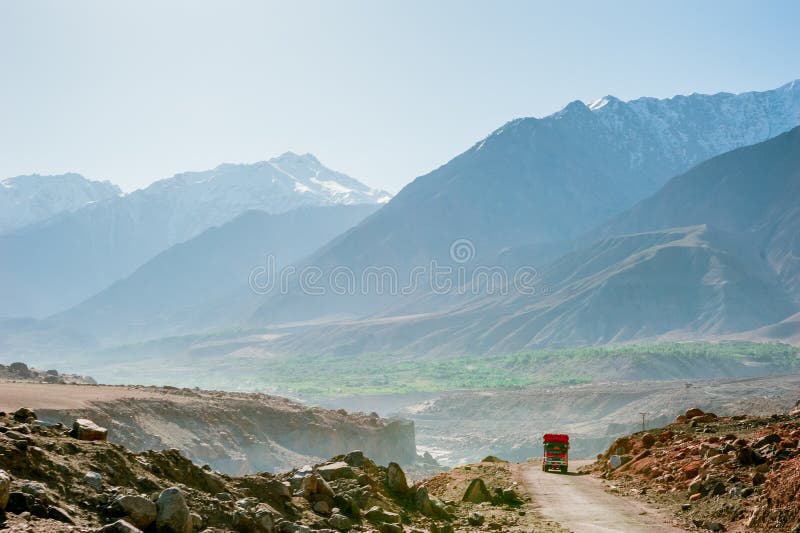 Carretera de Karakorum foto de archivo. Imagen de alejado - 68244224