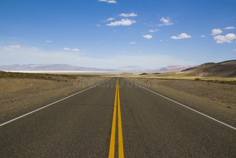 Autopista Recta imagen de archivo. Imagen de cielo, salida - 2659895