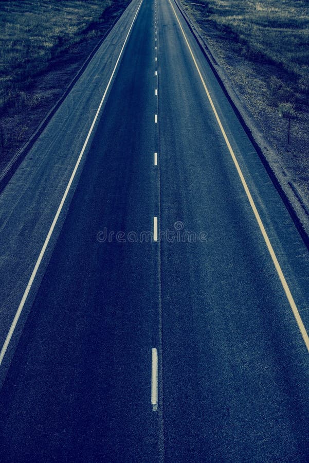 Carretera recta foto de archivo. Imagen de conducir, carriles - 43060882