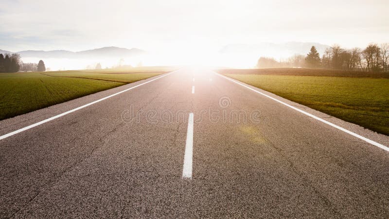 Carretera recta foto de archivo. Imagen de conducir, carriles - 43060882