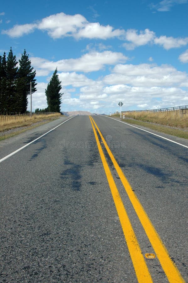 Carretera rural escénica imagen de archivo. Imagen de carril - 4437141