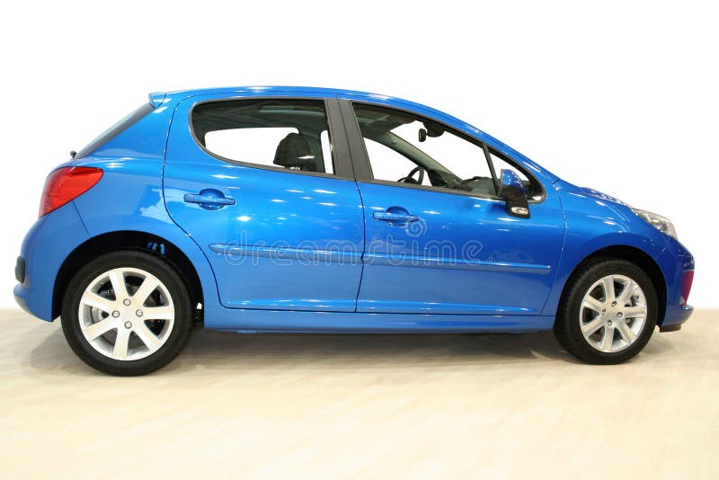 Carro azul novo imagem de stock. Imagem de azul, rodas - 3519789