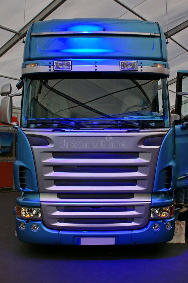 Carro azul foto de archivo. Imagen de poderoso, tapa, alto - 1073902