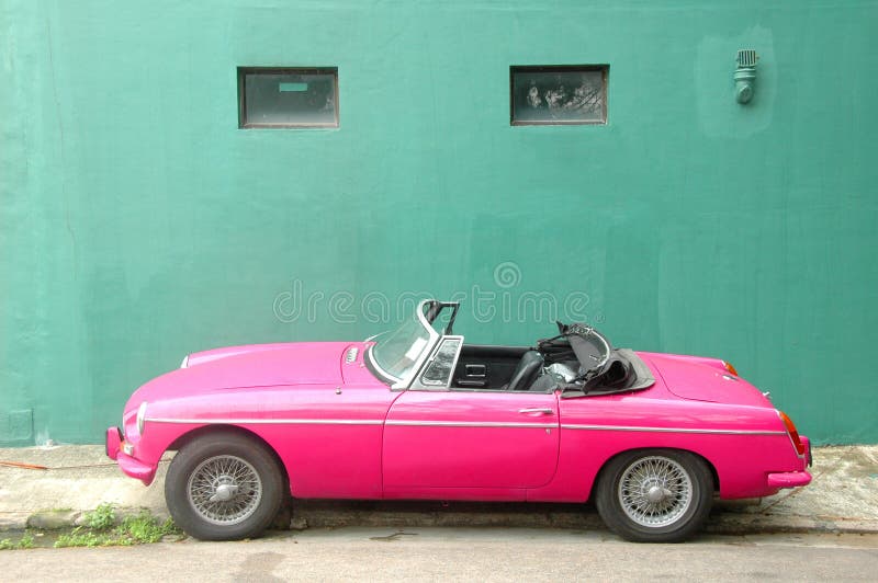 Carro Cor-de-rosa Do Roadster Foto de Stock - Imagem de rugido ...