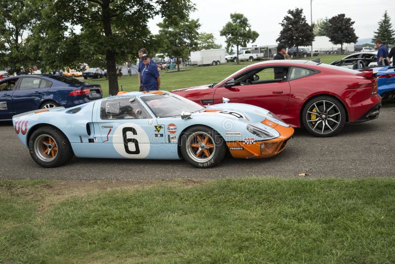 Carro De Corridas De Ford GT 40 Imagem de Stock Editorial - Imagem de ...
