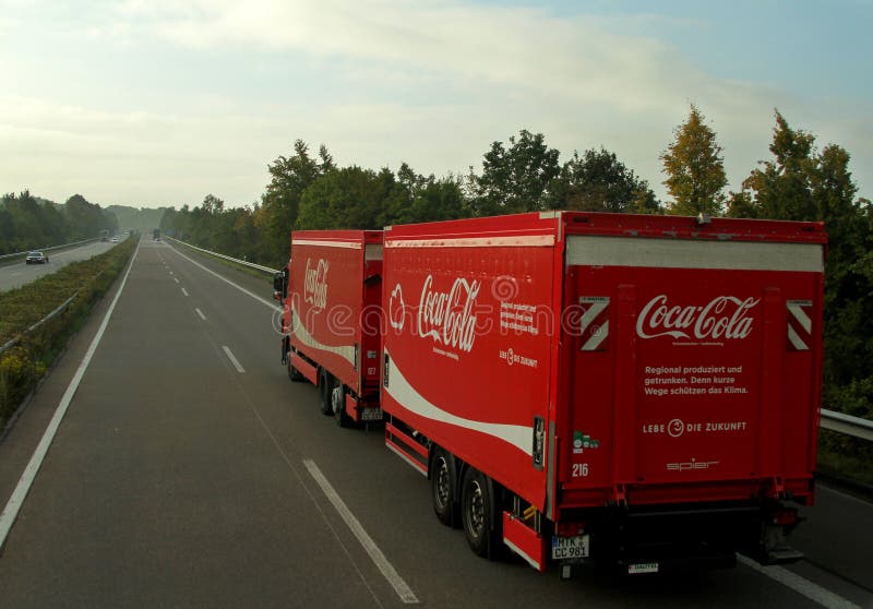 Carro de la Coca-Cola foto de archivo editorial. Imagen de carro - 44697248 Carro de la Coca-Cola foto de archivo editorial. Imagen de carro - 44697248