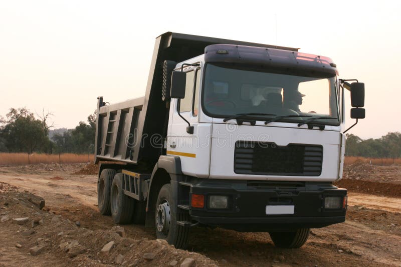 Carro de la construcción imagen de archivo. Imagen de carrying - 22644873