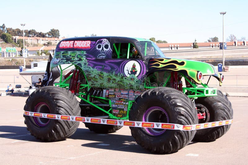 BackDraft Monster Truck fotografía editorial. Imagen de monstruo - 8588392