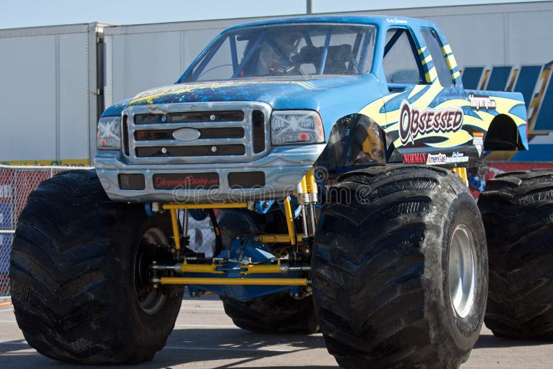 Carro de monstruo imagen de archivo. Imagen de ruina, impresionante ...
