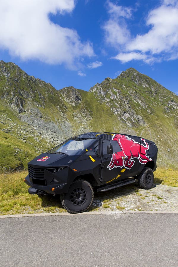 Carro de Red Bull foto editorial. Imagem de touro, batente - 113624011