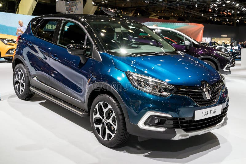 Carro de Renault Captur imagem editorial. Imagem de modelo - 109568175