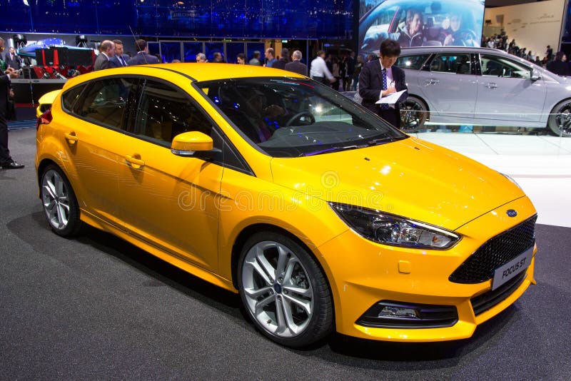 Carro do ST de Ford Focus imagem de stock editorial. Imagem de amarelo ...