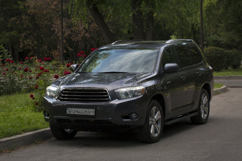 Carro marrom da toyota. foto de stock. Imagem de carro - 189068902