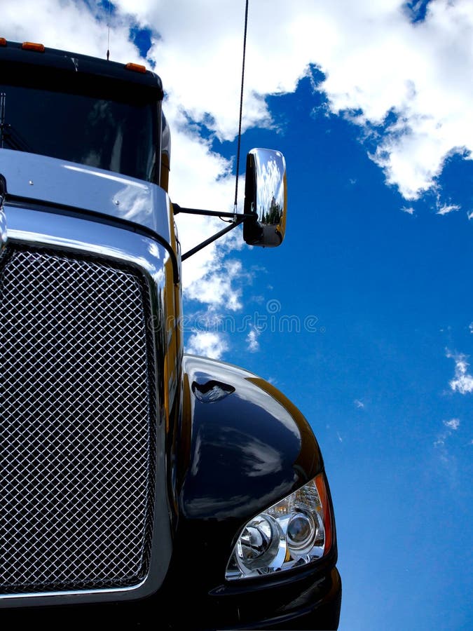 Carro negro y cielo azul imagen de archivo. Imagen de nube - 2897923
