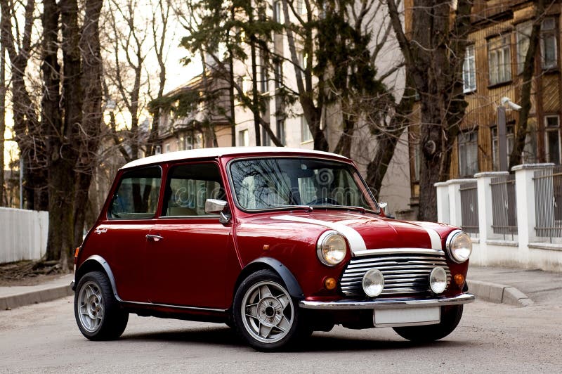 Carro pequeno imagem de stock. Imagem de carro, urbano - 21587853